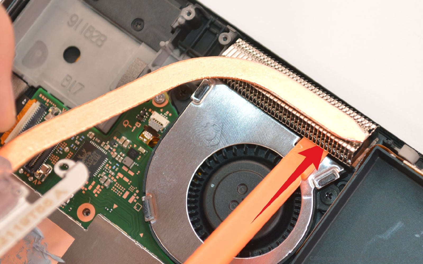 Comment réparer sa Nintendo Switch Oled grâce à ce tutoriel créé par ...