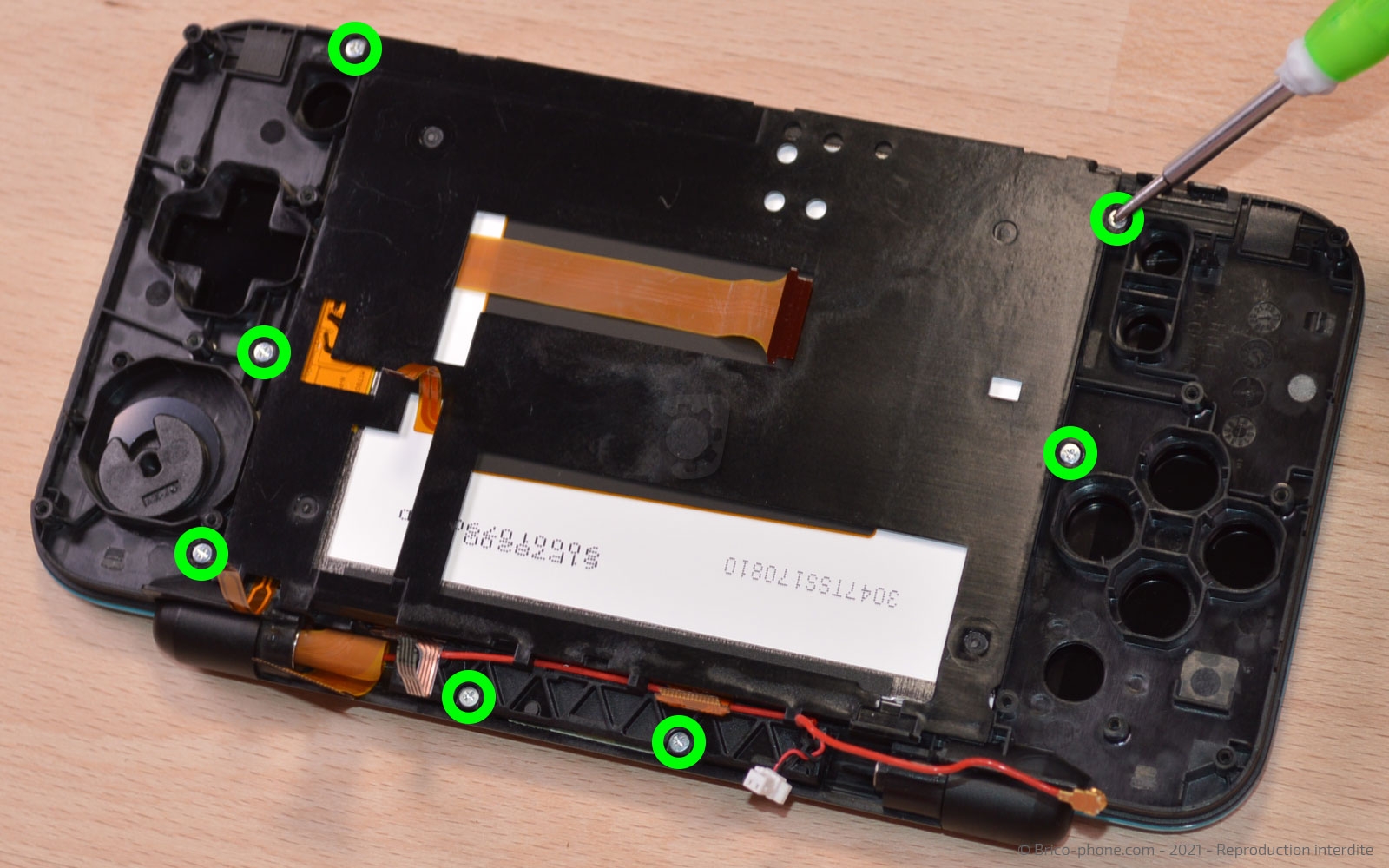 Guide de réparation pour changer une pièce endommagée de la Nintendo ...